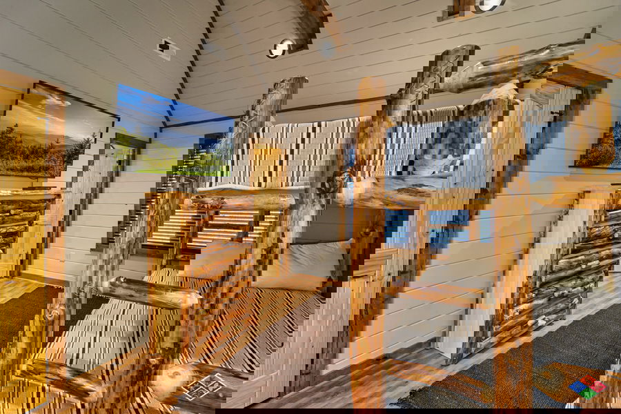 Modern Adventure Splash Cabin