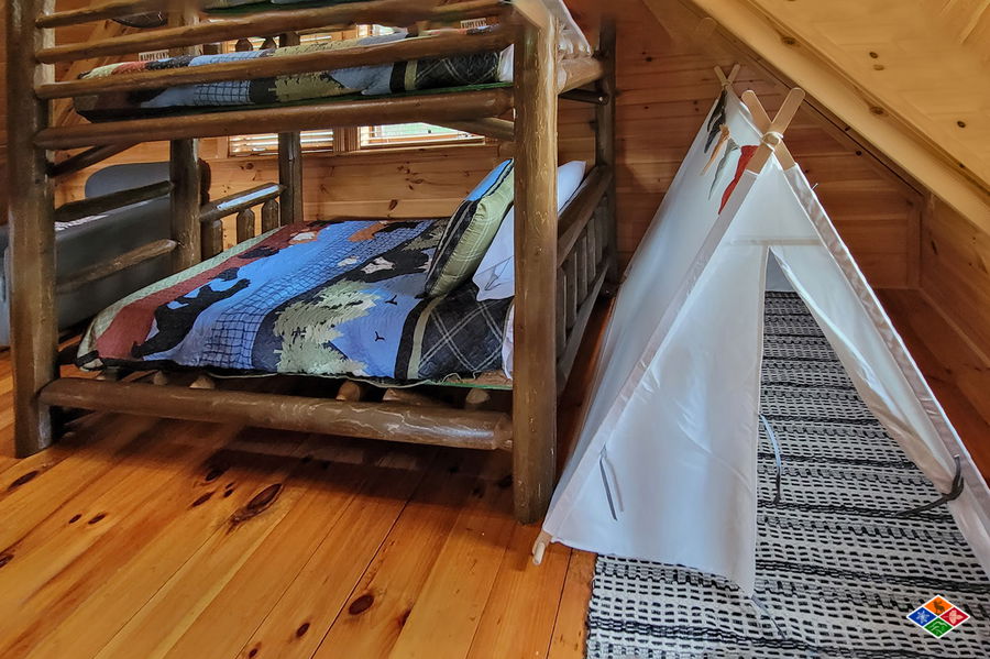 Romantic Cabin with Bonus Loft