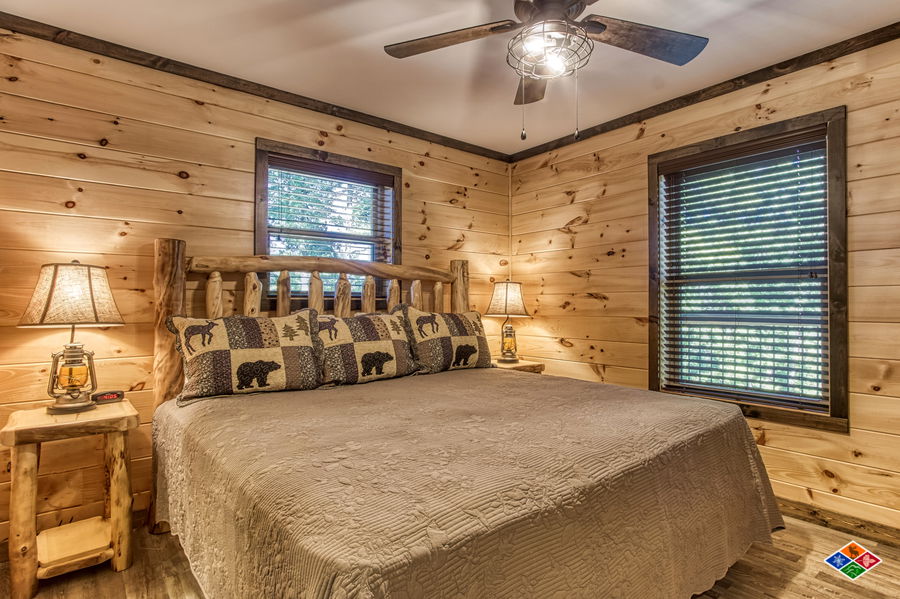 Hawksvue Smoky Mountain 4 Bedroom Cabin