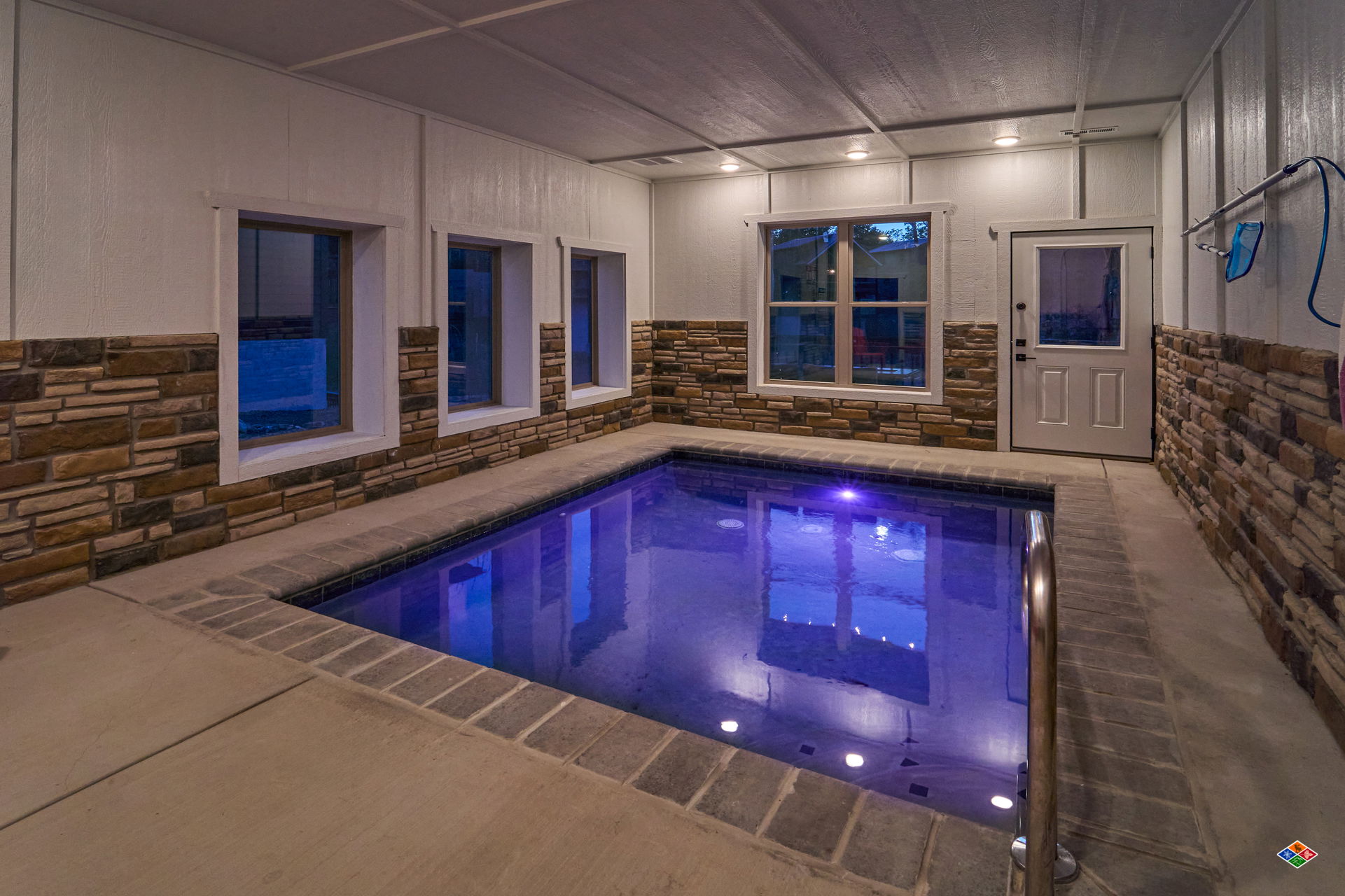 Magnolia Pool Lodge Cabin