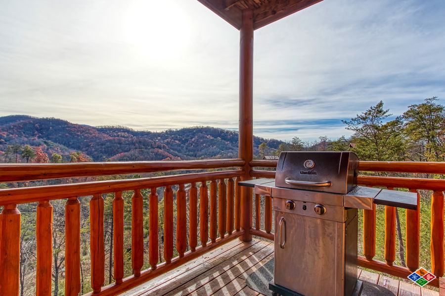 Paradise Point Pool Lodge - Sevierville Cabin - Smoky Mountains