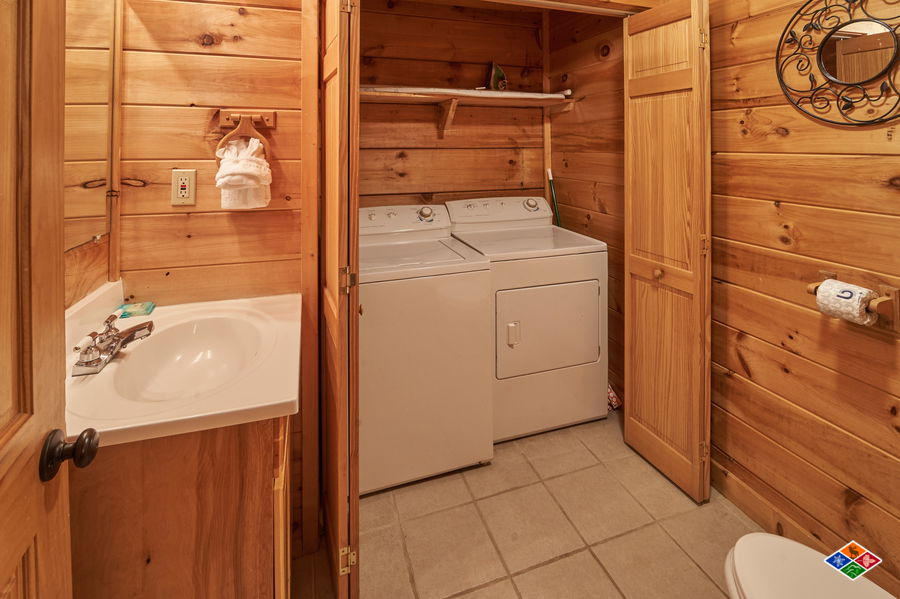 Pool Time Paradise - Gatlinburg Cabin - Smoky Mountains