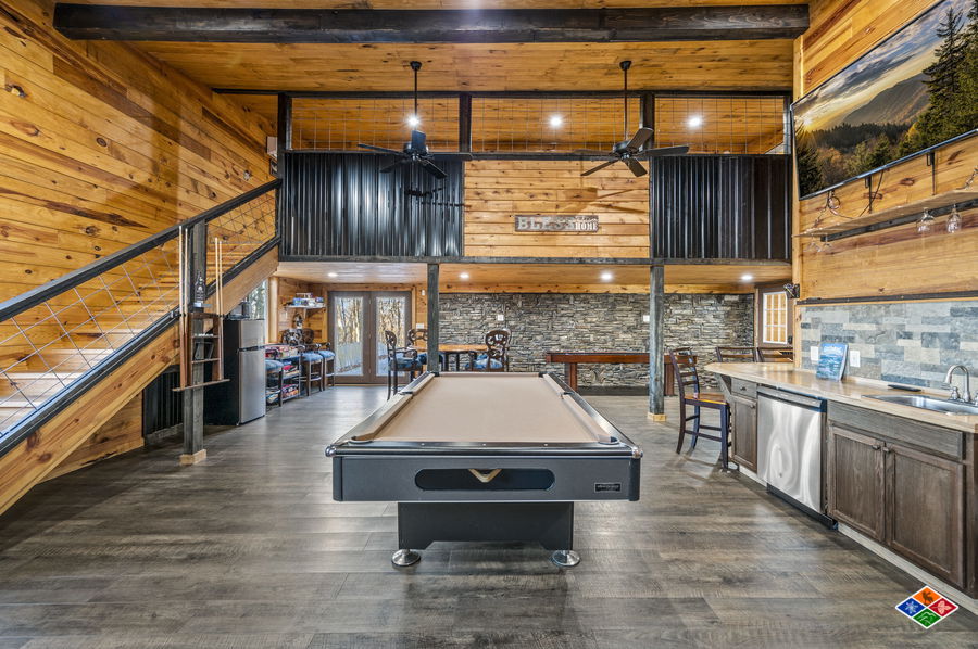 Amazing private cabin with 18 foot swimspa pool