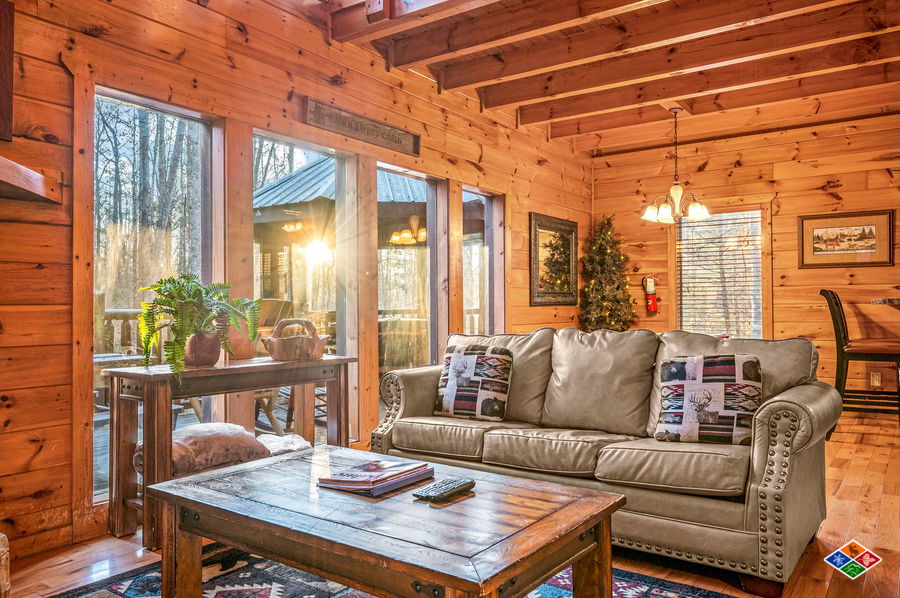 Tucked Inn - Gatlinburg Cabin - Smoky Mountains