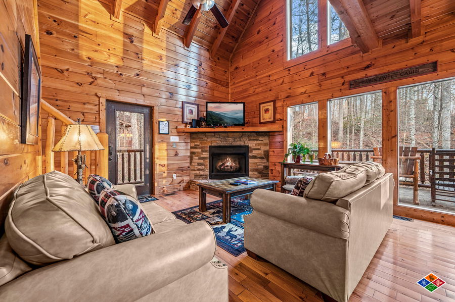 Tucked Inn - Gatlinburg Cabin - Smoky Mountains