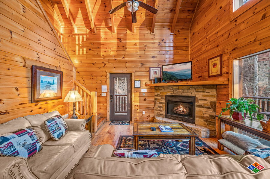 Tucked Inn - Gatlinburg Cabin - Smoky Mountains