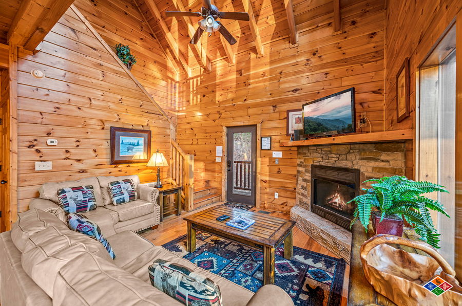 Tucked Inn - Gatlinburg Cabin - Smoky Mountains