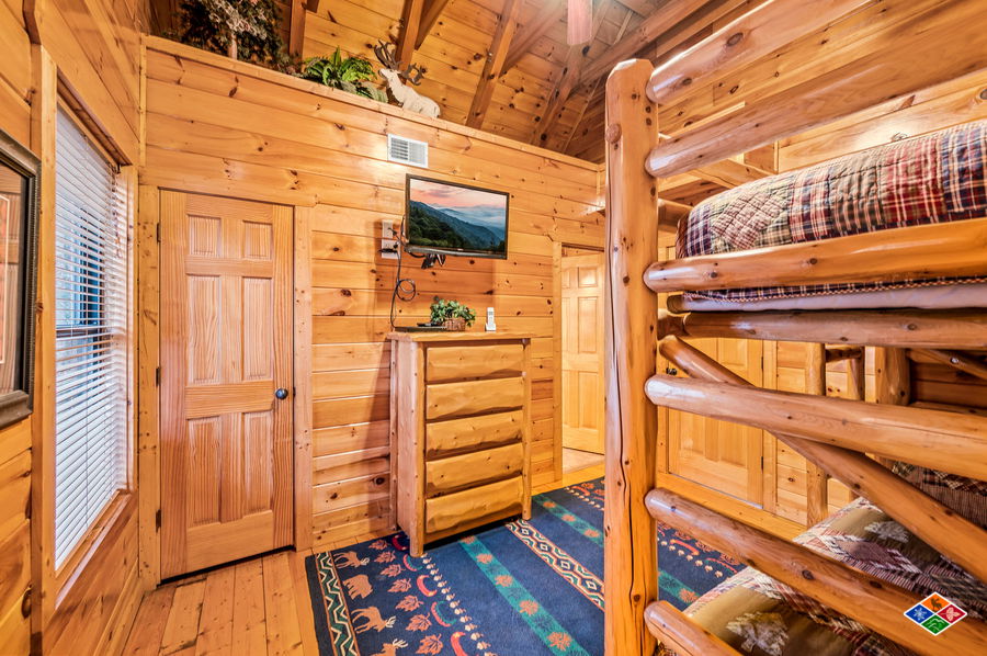 Tucked Inn - Gatlinburg Cabin - Smoky Mountains