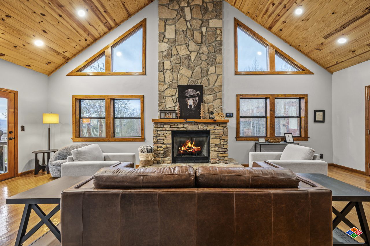 Bearded Bear Lodge Luxury Cabin