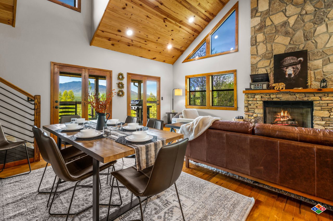 Bearded Bear Lodge Luxury Cabin