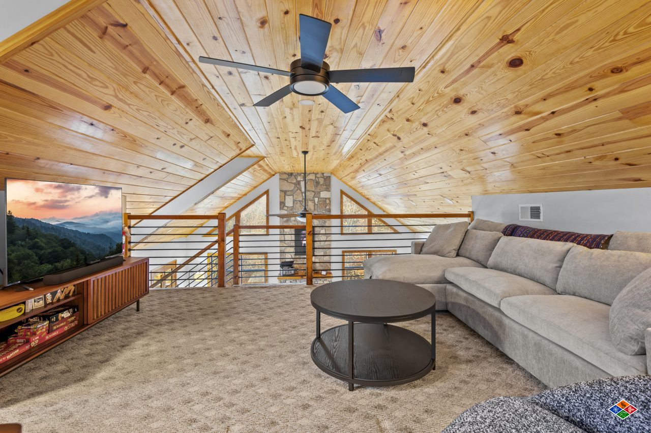 Bearded Bear Lodge Luxury Cabin