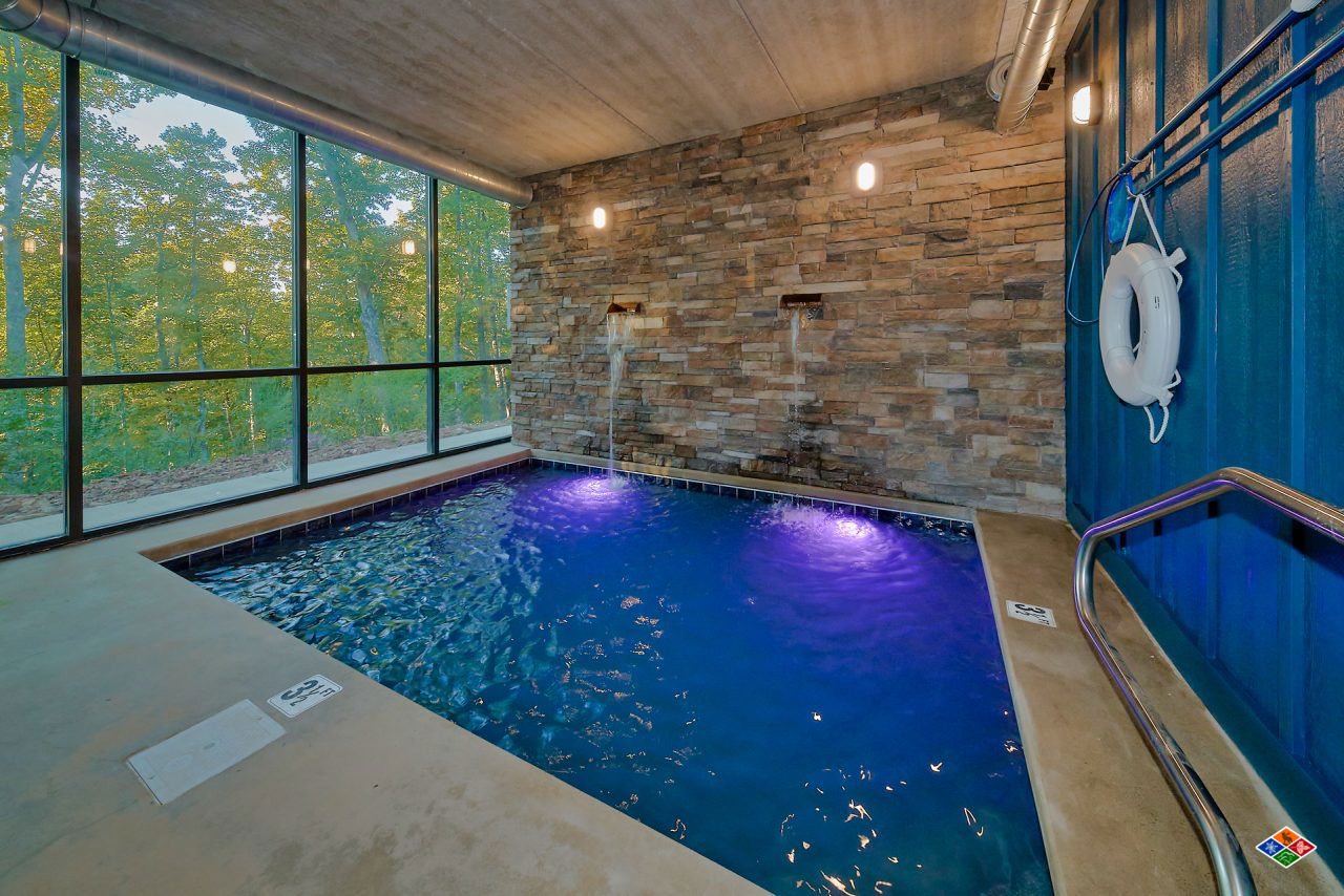 Cadillac Ranch - Gatlinburg Honeymoon Cabin