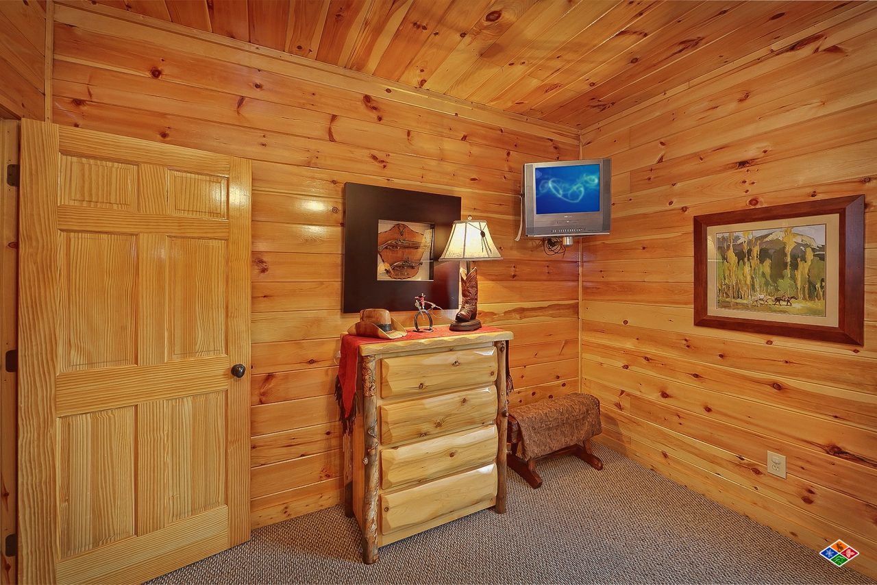 Knotty & Nice - Gatlinburg Cabin - Smoky Mountains