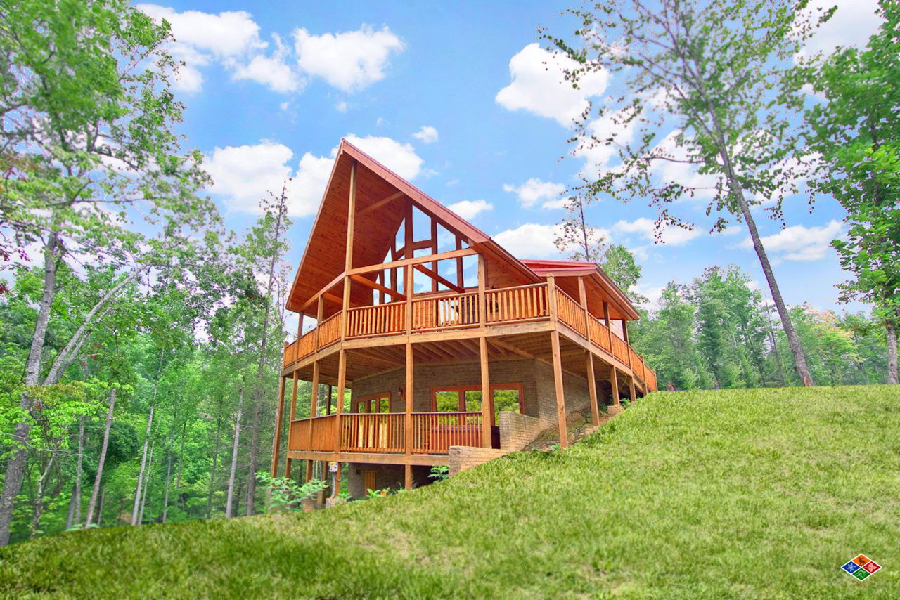 Lazy Daze Lodge - Gatlinburg Cabin - Smoky Mountains