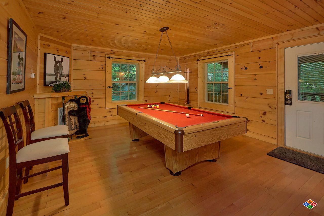 Pool Time Paradise - Gatlinburg Cabin - Smoky Mountains