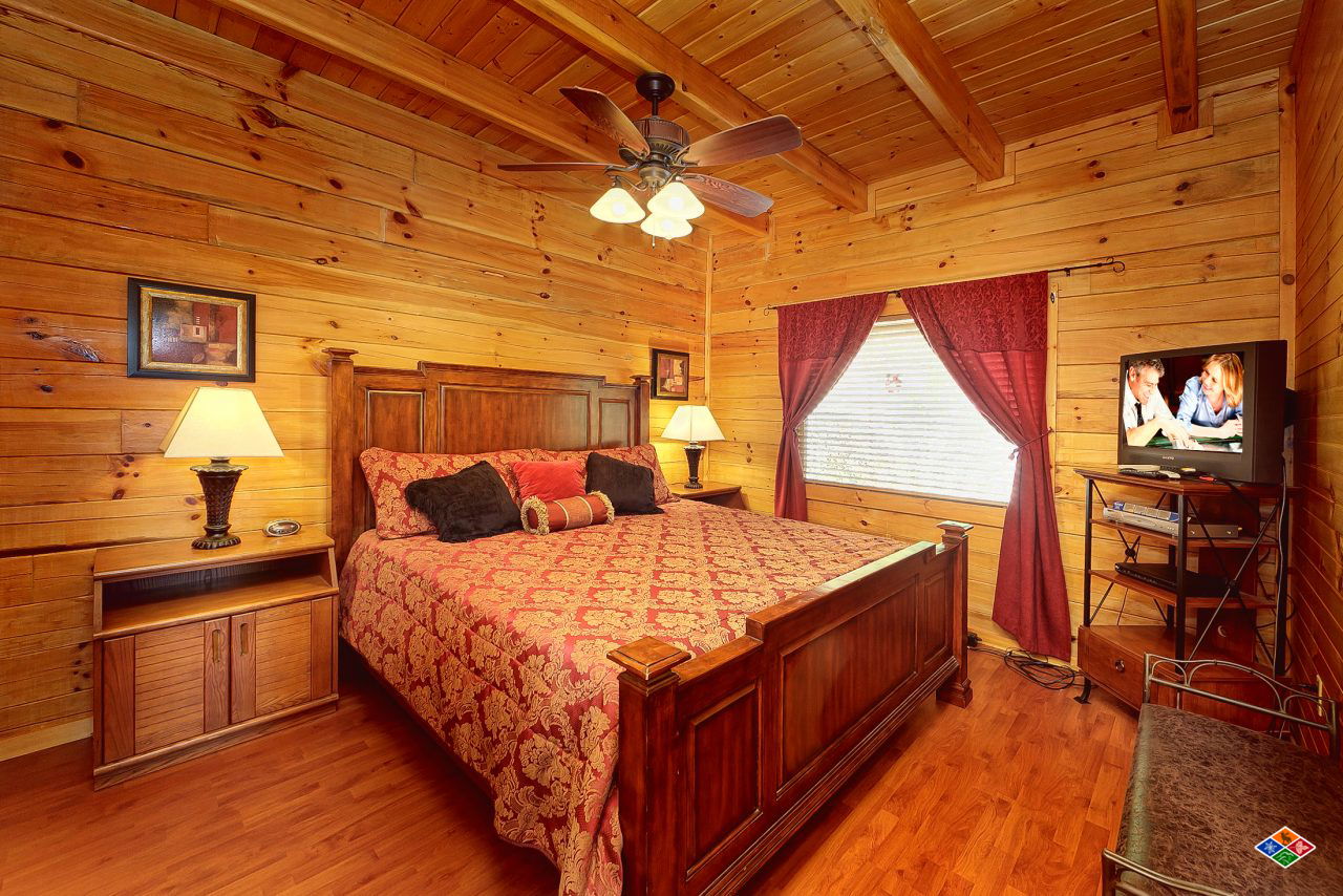 Secluded Hideaway - Pigeon Forge Cabin - Smoky Mountains