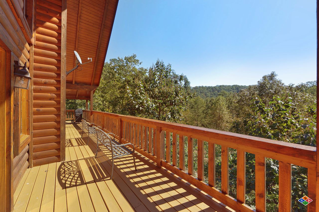 Secluded Hideaway - Pigeon Forge Cabin - Smoky Mountains